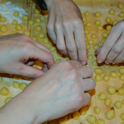 Struffoli - ricetta tradizionale natalizia. Dolce intramontabile